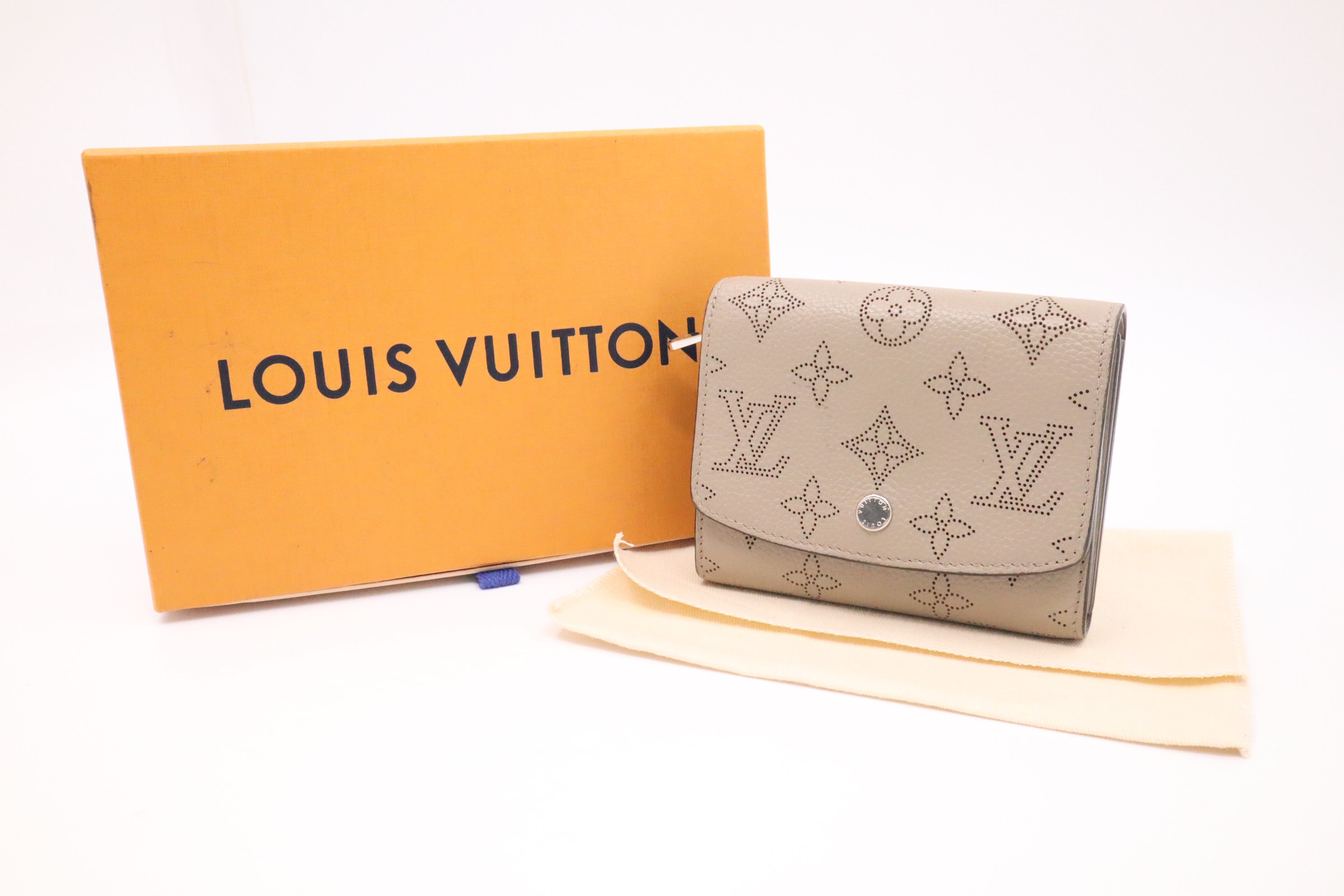 Louis Vuitton Iris Compact Wallet in Galet Mahina Leather – Weekly Lux Drop